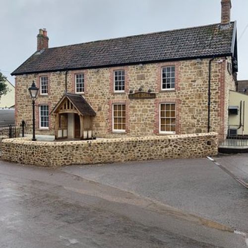A303 dog walk and dog-friendly village pub near Ilminster, Somerset ...